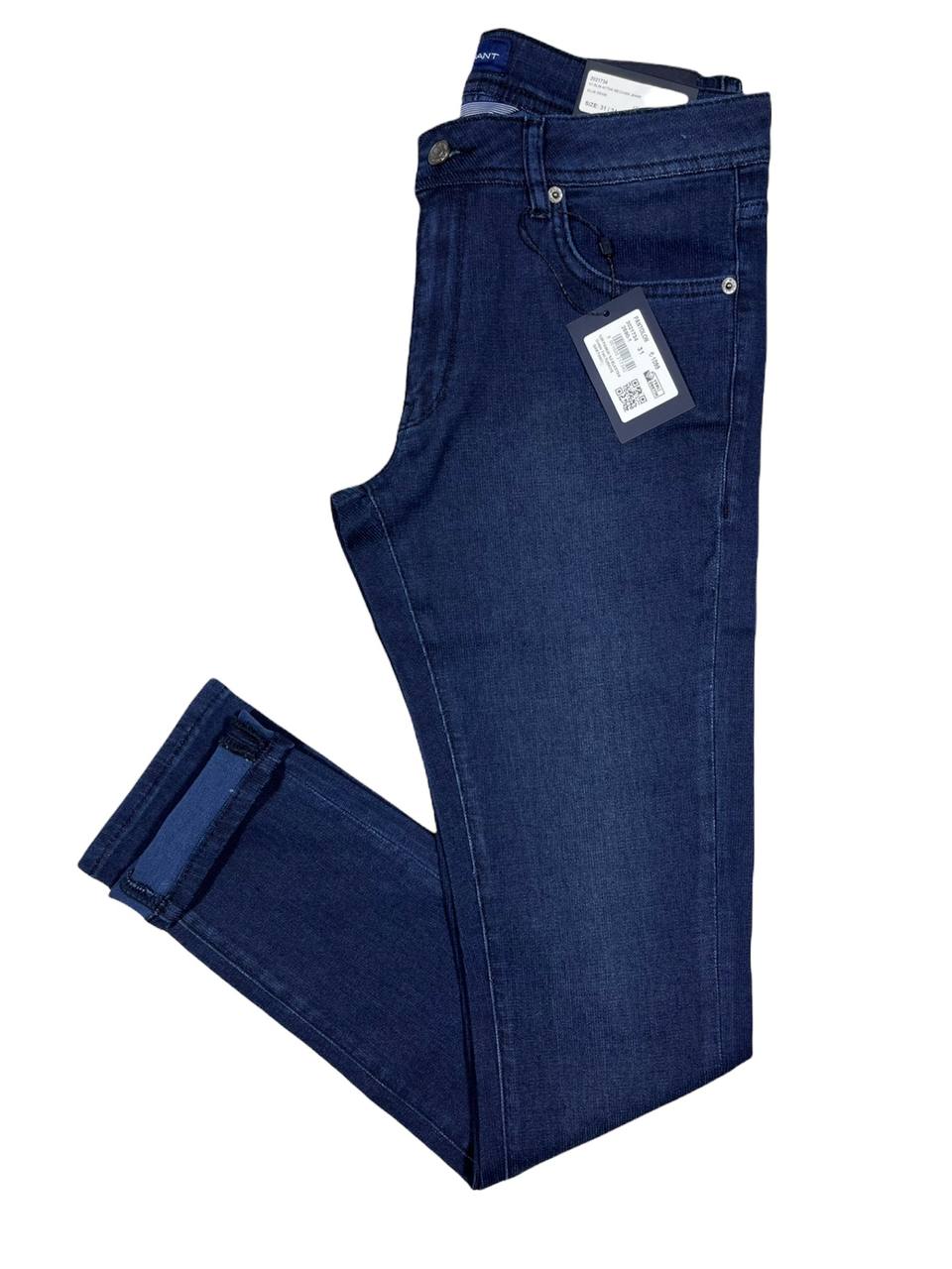 Timeless Denim Elegance – Paolo Rossini