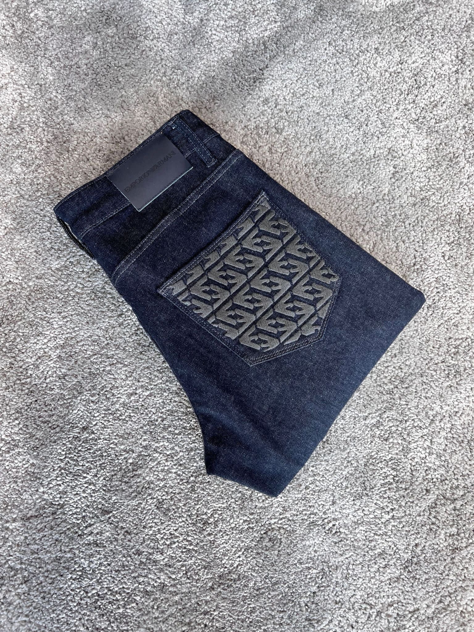 Timeless Denim Elegance – Paolo Rossini